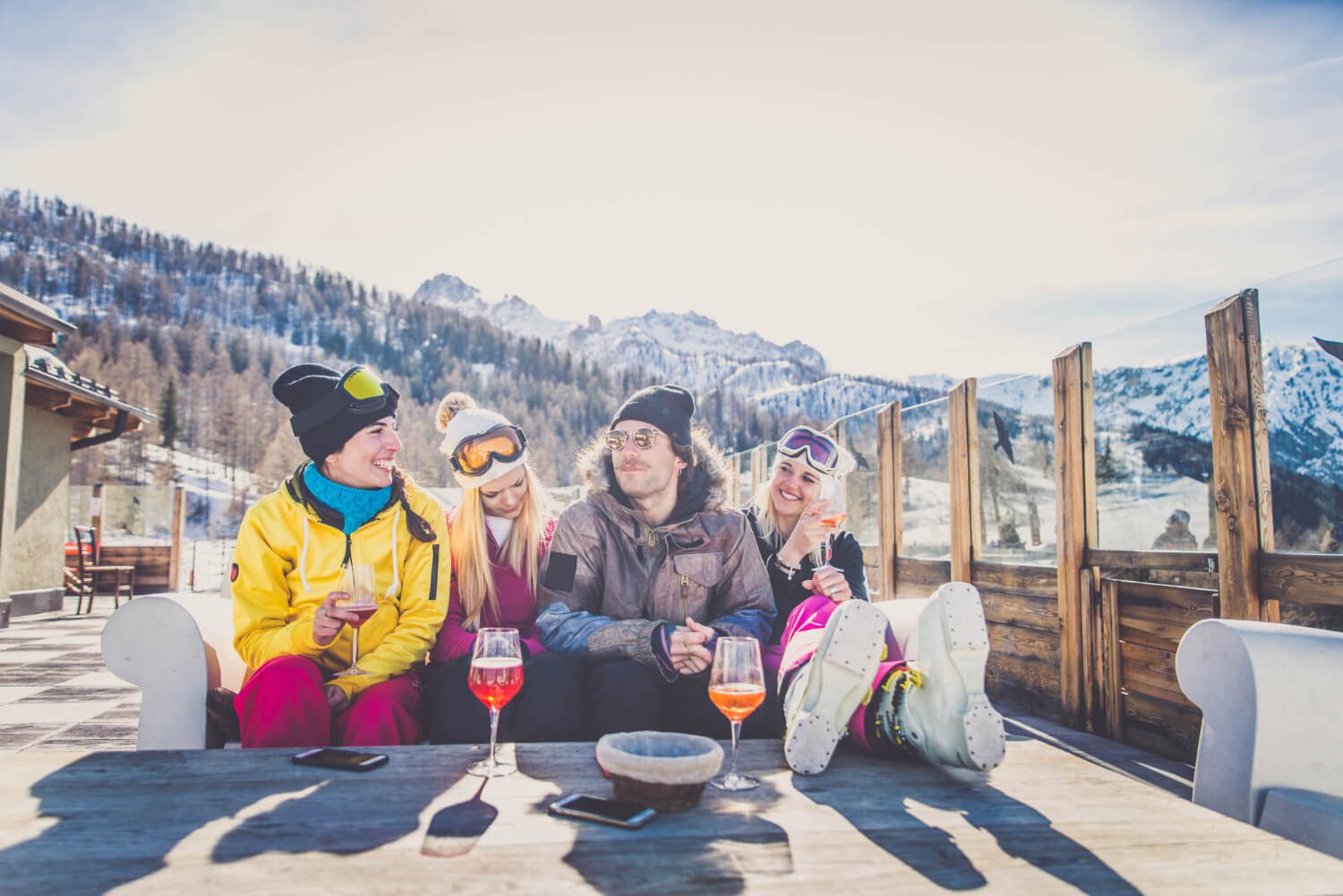 How to Dress for Apres Ski: Your Outfit Guide - uGOsnow